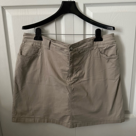 croft & barrow | Shorts | Euc Croft Barrow Khaki Skort | Poshmark